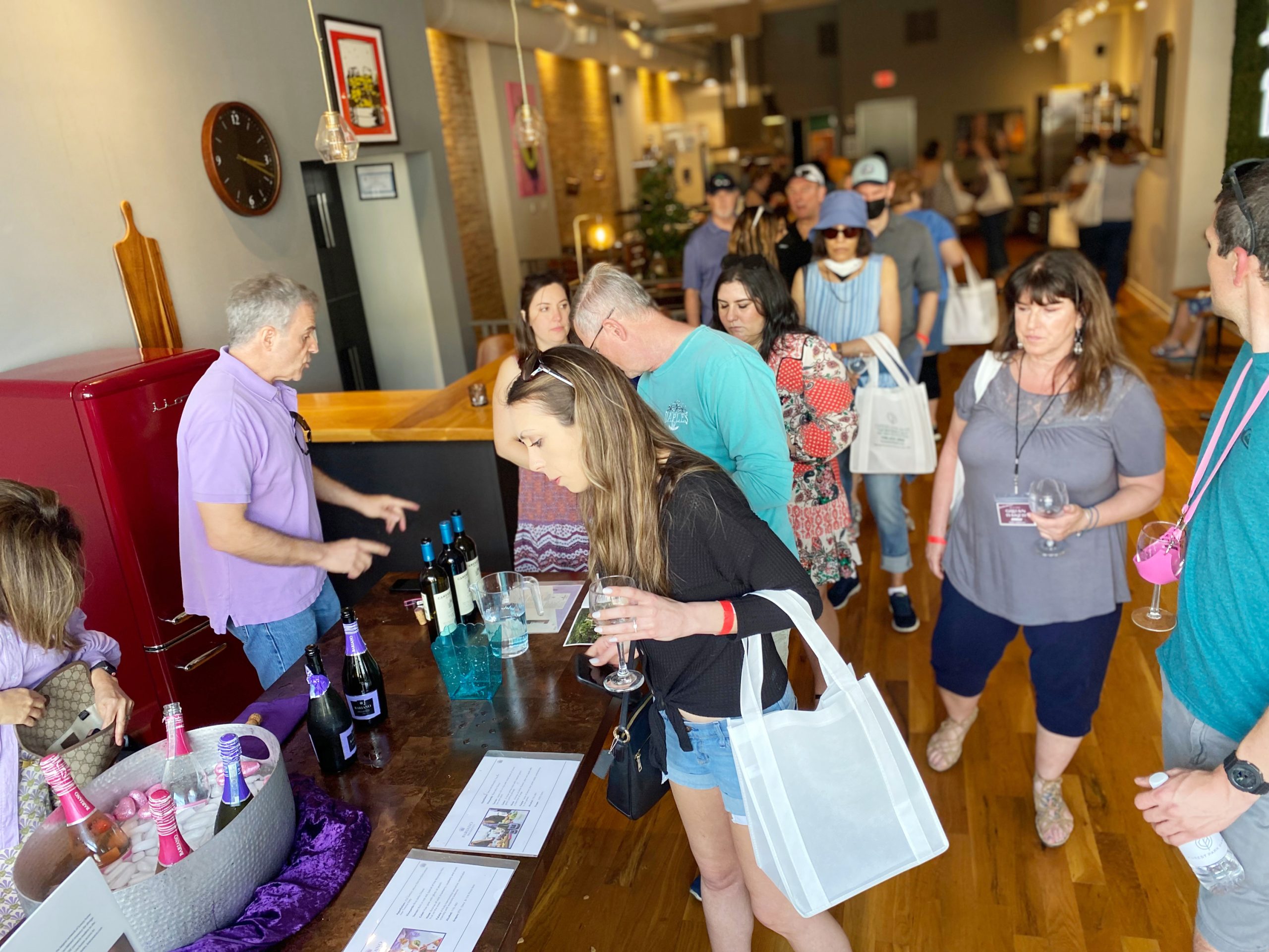 Art accompanies annual wine walk for 2nd year - Forest Park Review