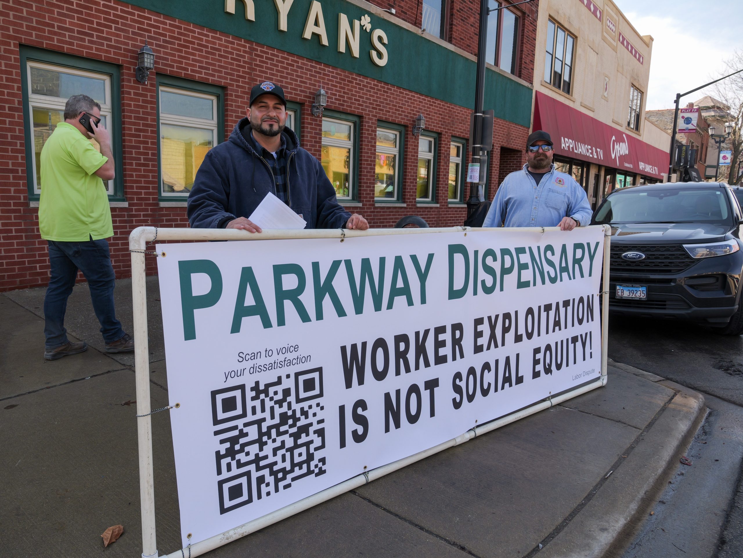Union pickets outside Parkway Dispensary, says wages aren’t enough ...